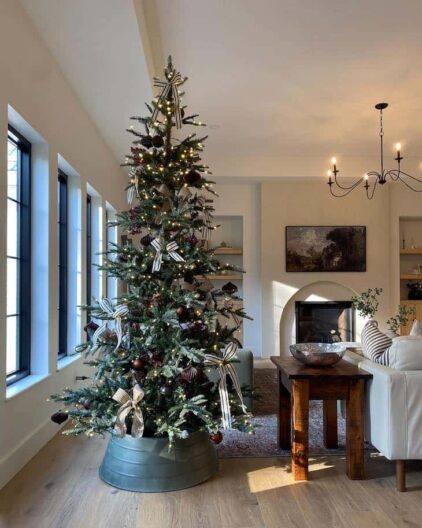 Elegant & Neutral Christmas Tree Decoration Ideas - Farmhousehub
