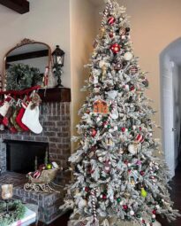 15 Best Flocked Christmas Tree Decor Ideas - Farmhousehub