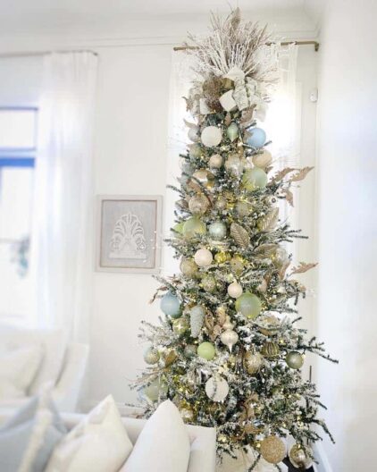 17 Best Flocked Christmas Tree Decor Ideas - Farmhousehub