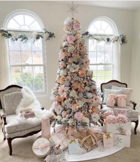 How to Perfect the Pink Christmas Tree Look - Farmhousehub