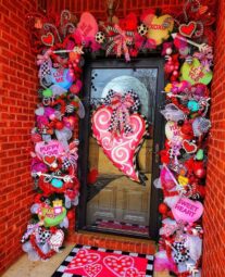 Unique Valentine Door Decorations You Haven't Seen Before - Farmhousehub