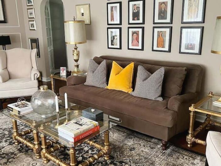 Chic Velvet Couch Ideas for a Modern Home - Farmhousehub