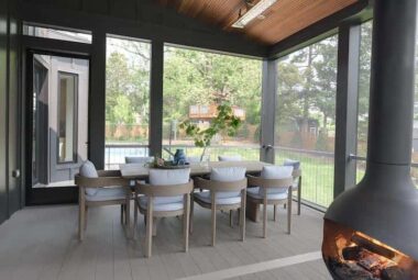 17 Screened In Porch Ideas for Year-Round Use - Farmhousehub