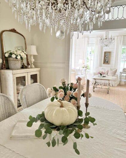 10 Must-Try Fall Centerpieces for a Beautiful Autumn Table - Farmhousehub
