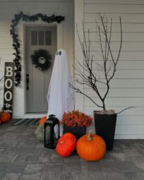 The Best Halloween Door Decorating Ideas for a Spooky Welcome ...